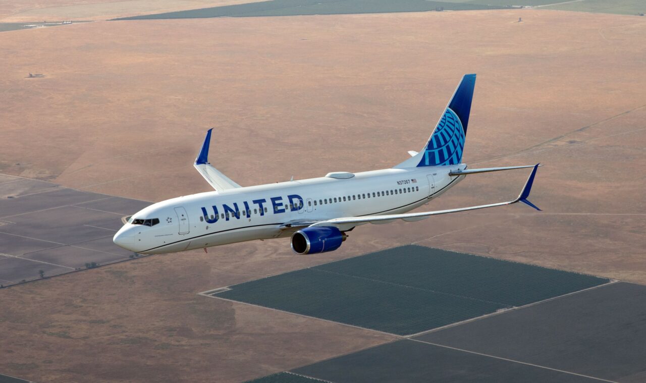 United fully commits to Boeing 787 with bumper order
