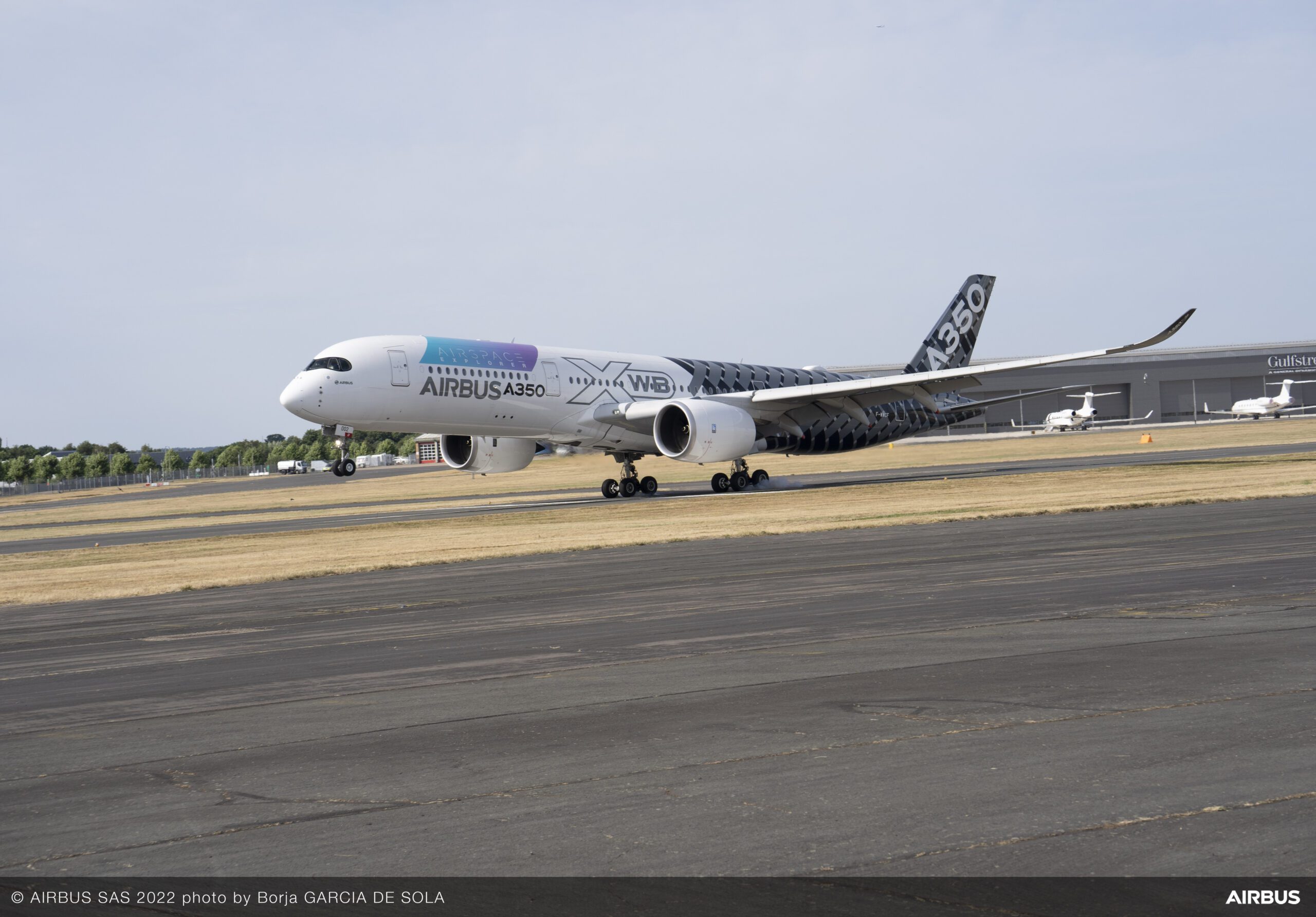 Comparing The Airbus A350 900 And Boeing 787 9