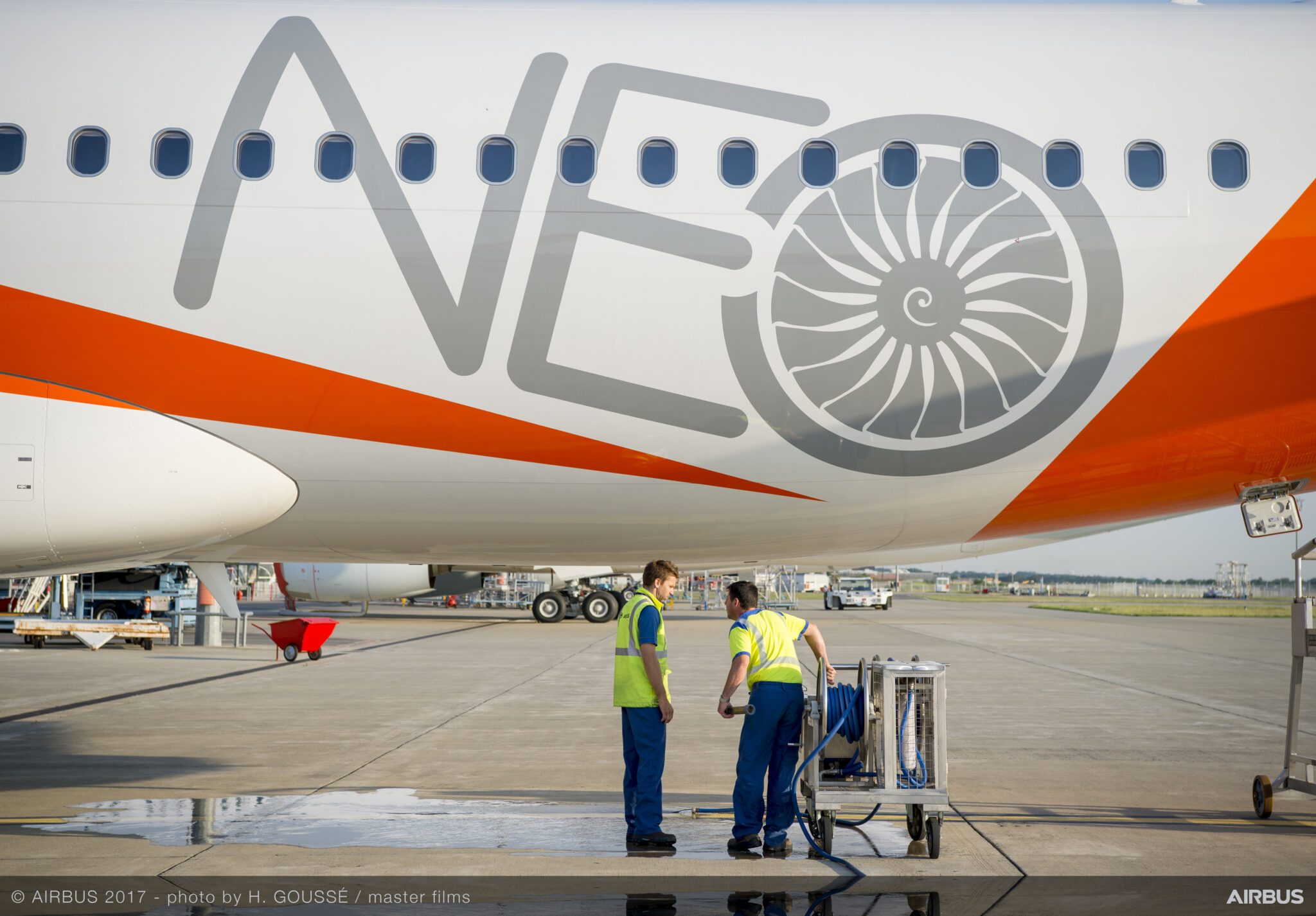 easyJet secures long-term slots with bumper Airbus order